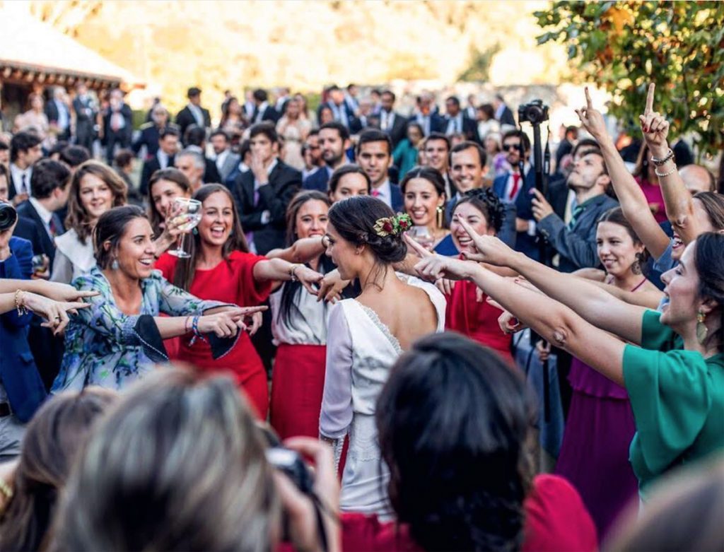 Amigos y amigas de los novios ¿cómo sorprenderlos? - El Blog de This Is ...