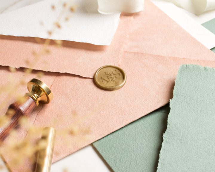 ¿Como sellar con lacre? Todo sobre la técnica del lacrado - El Blog de This Is Kool