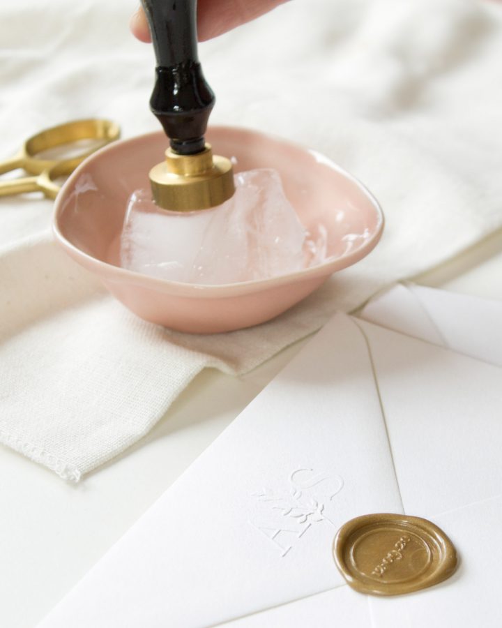 ¿Como sellar con lacre? Todo sobre la técnica del lacrado - El Blog de This Is Kool