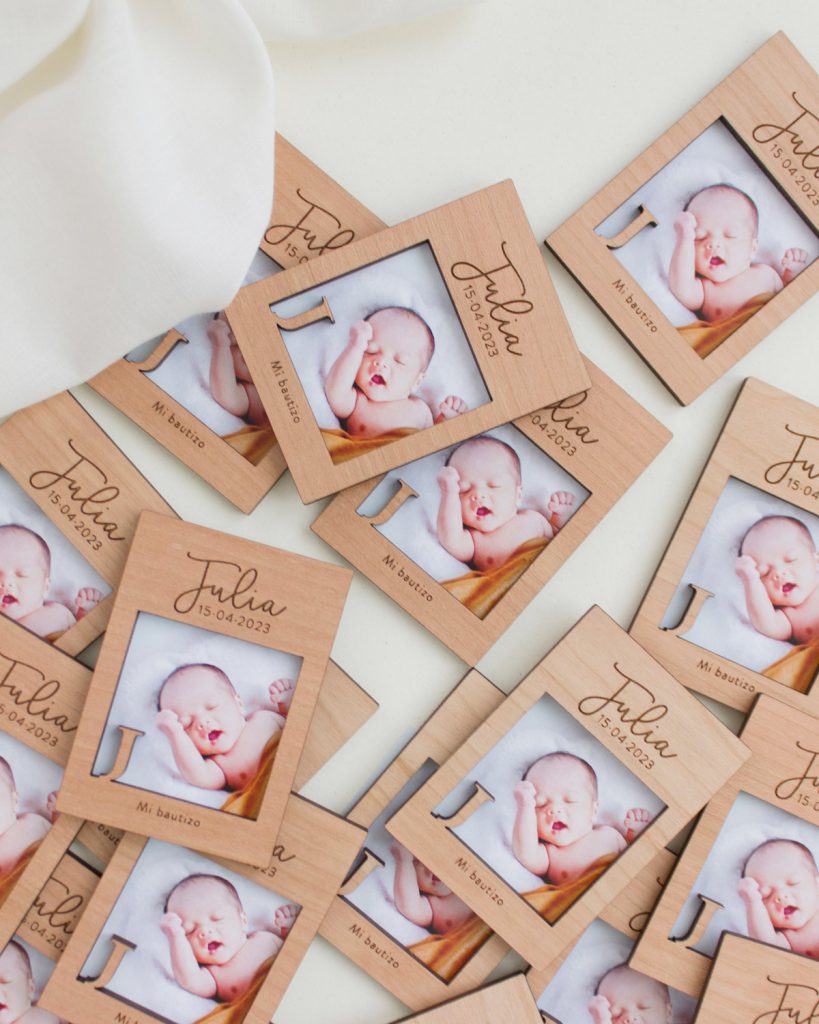 Idea para bautizo: Imanes con la foto del bebé - El Blog de This Is Kool